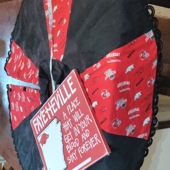 Razorback | Holiday | Arkansas Razorbacks Fan Bundle Tree Skirt And ...